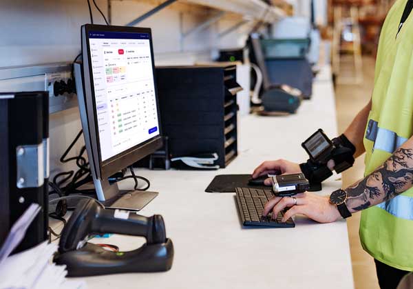 Warehouse Management Software For The Retail Industry - PeakLogix